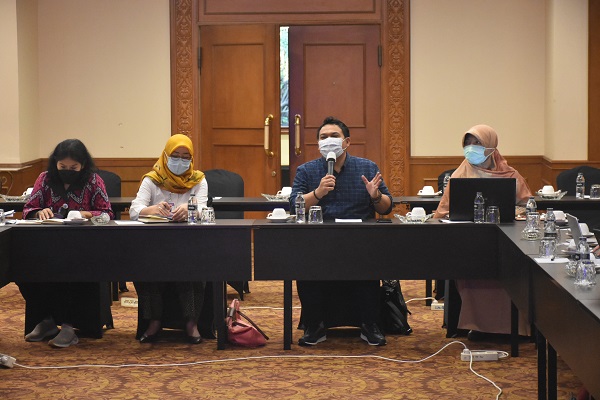 Sosialisasi Pembangunan Zona Integritas Menuju Wilayah Bebas dari Korupsi Pusat Pengembangan dan ...